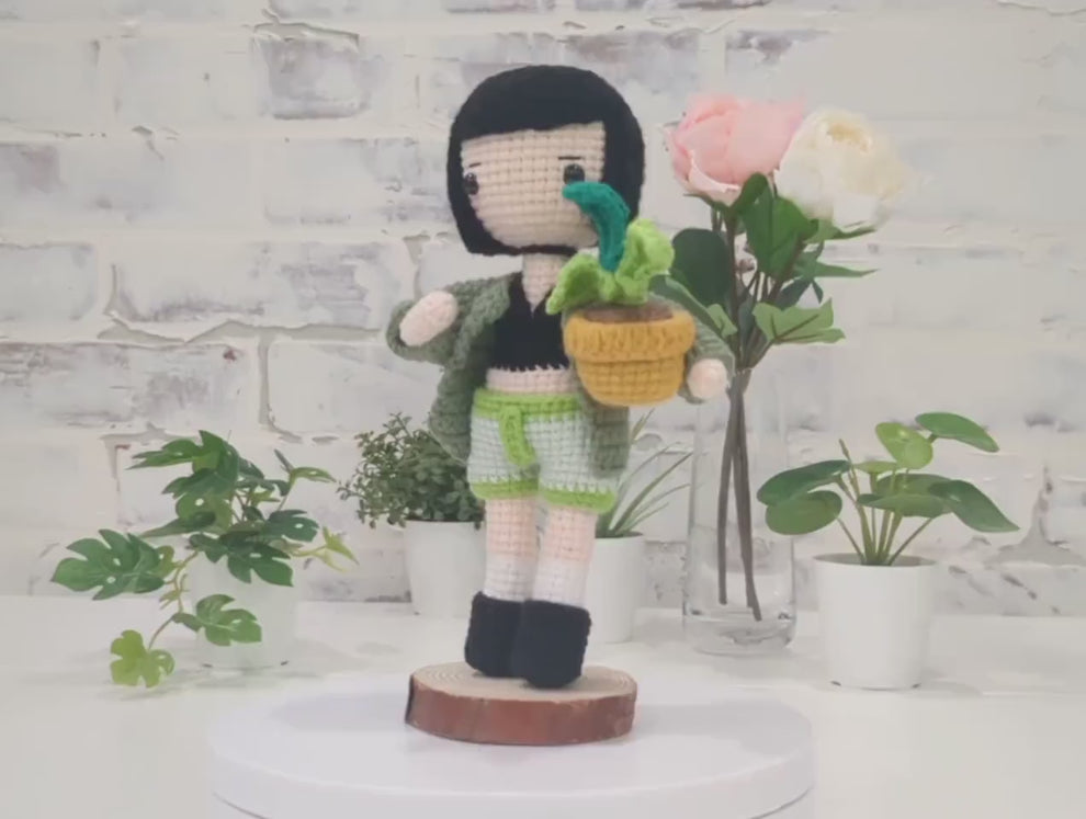 Mathilda Doll from Léon: The Professional - Includes House Plant - Ful ...